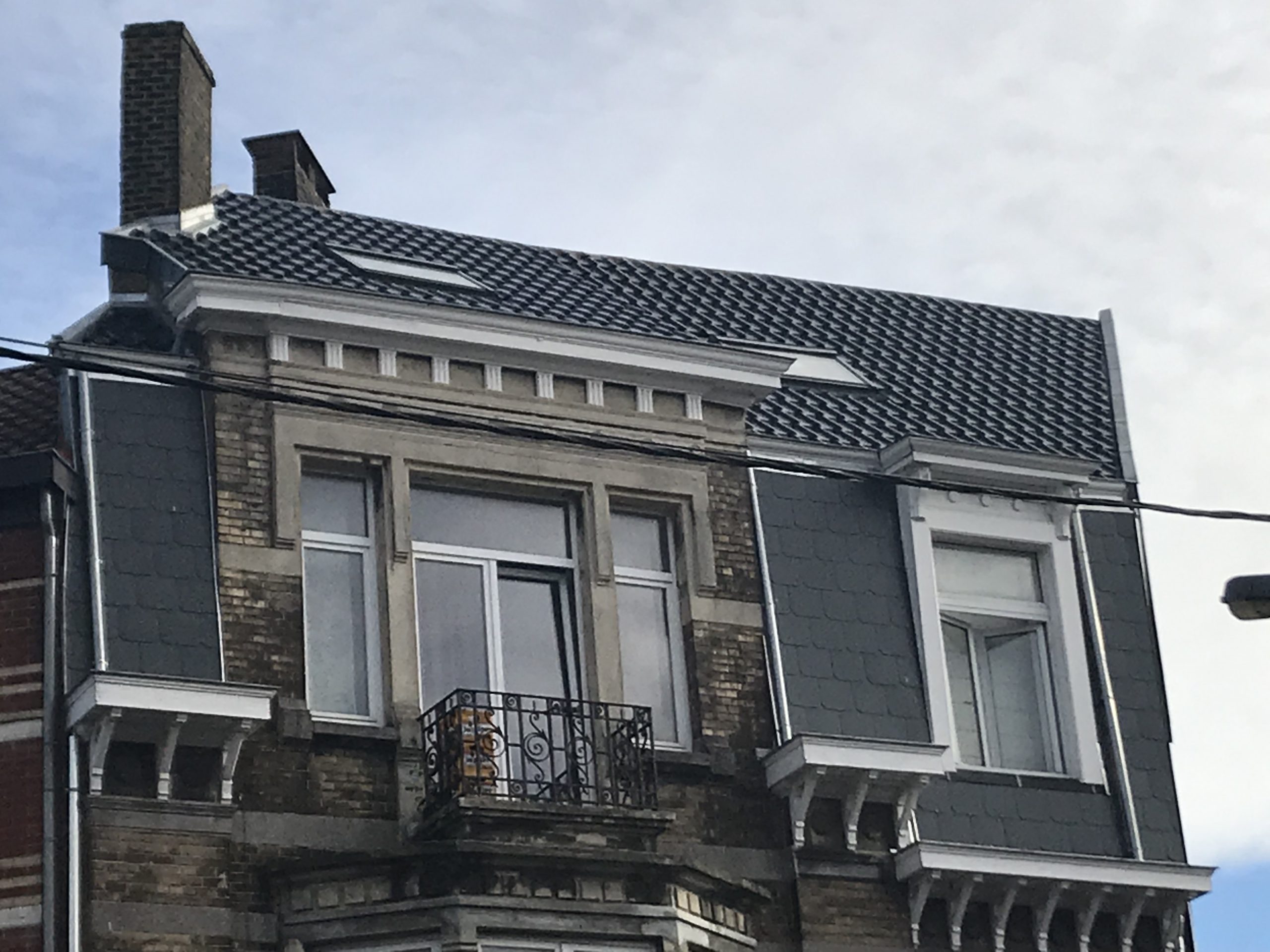 Renouvellement d’une toiture principale, de brisis, de plates-formes ...